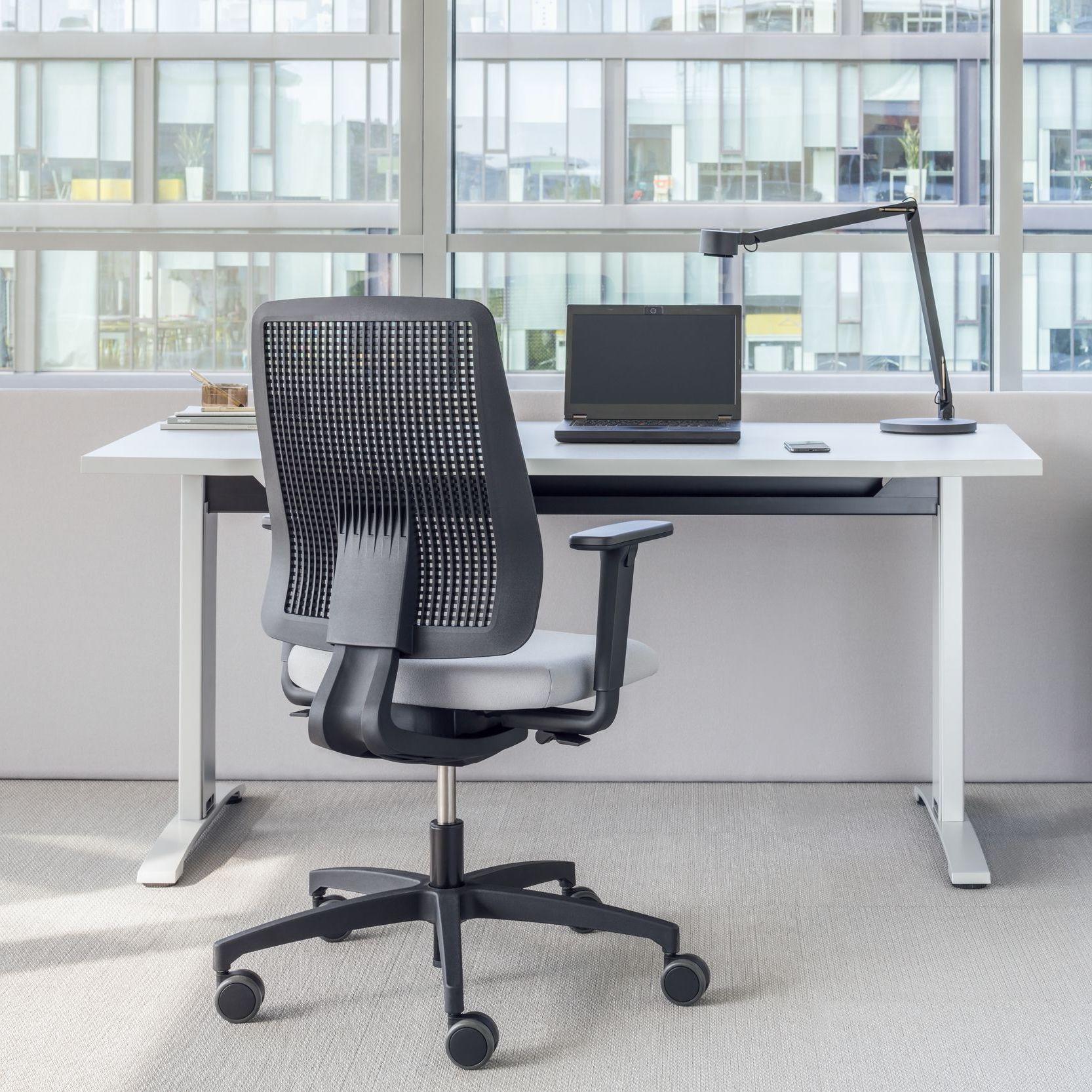 Dedicated desk - WorkWiser collaborative office space